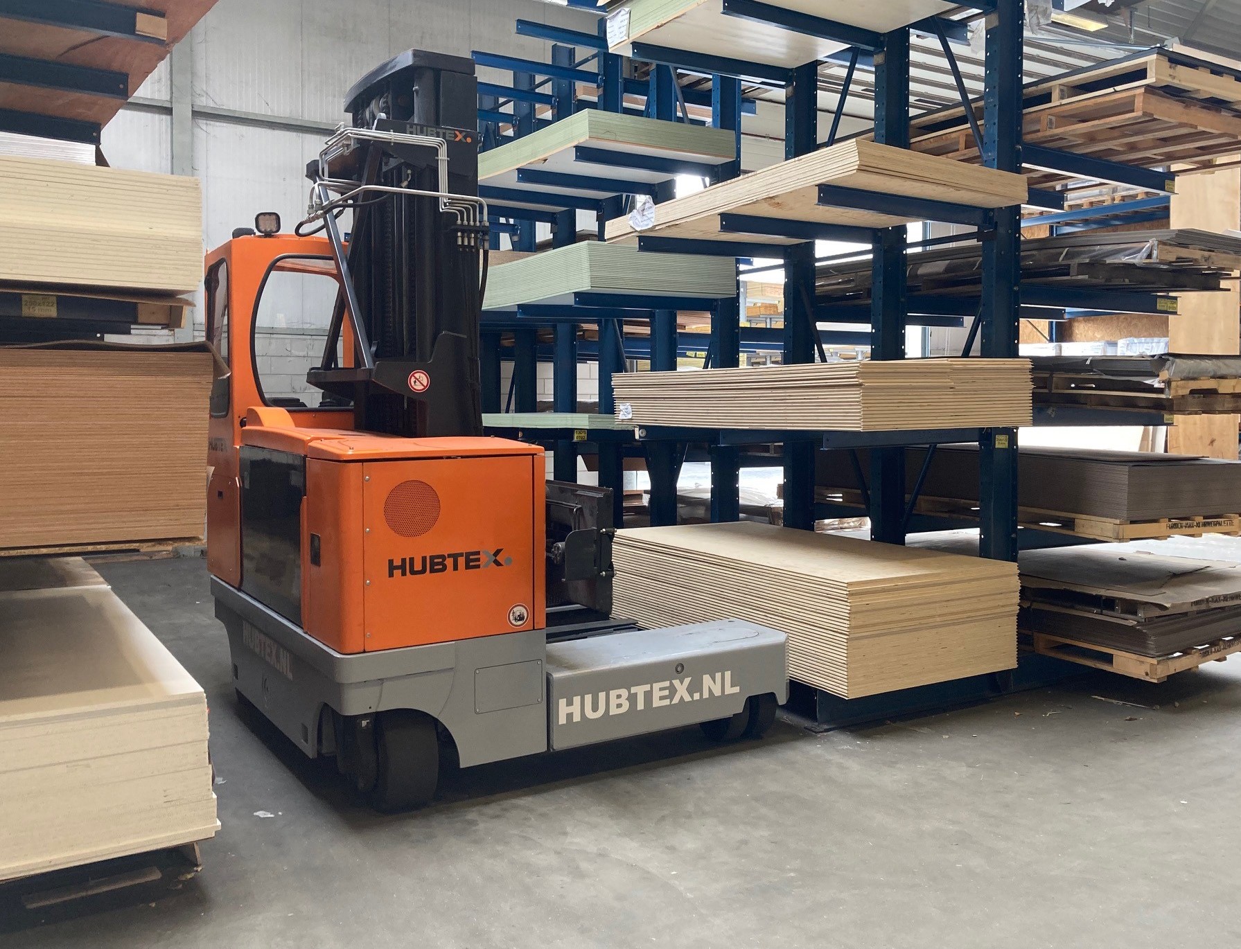 2de Hubtex zijlader voor Bouwcenter Esselink te Middelharnis!